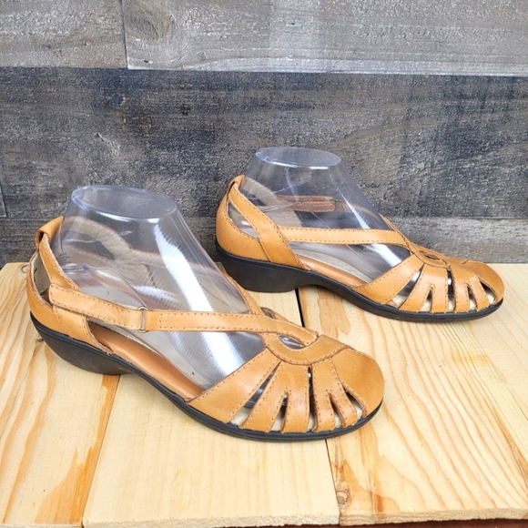 Thom McAn | Shoes | Thom Mcan Deborah Leather Upper Slipon Sandals ...